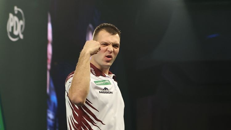 Razma krietni uzlabo sniegumu un trešo gadu pēc kārtas iekļūst PČ 3 ...